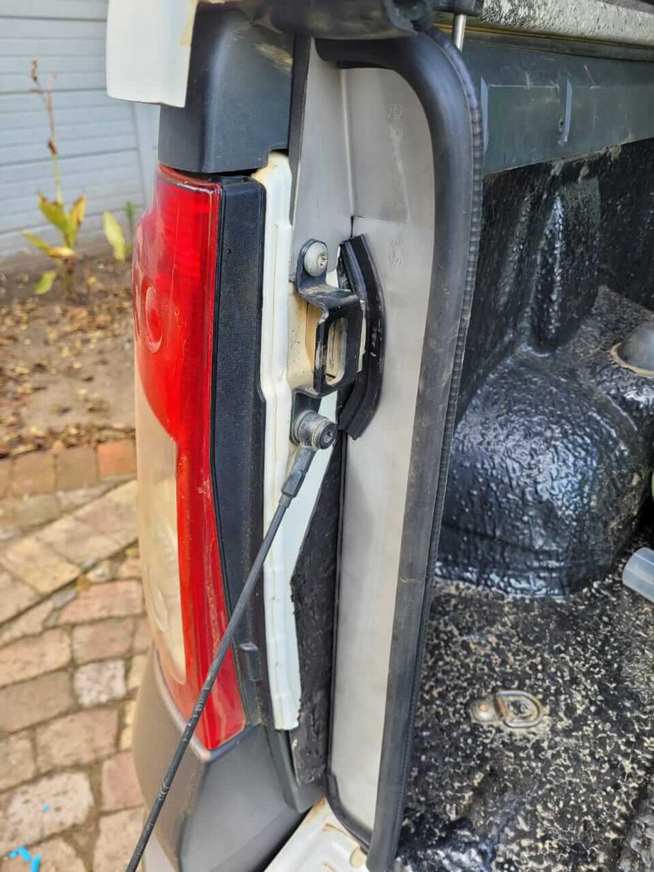 Tailgate Dust Sealing Kits – SA Tonneau Covers Head Office